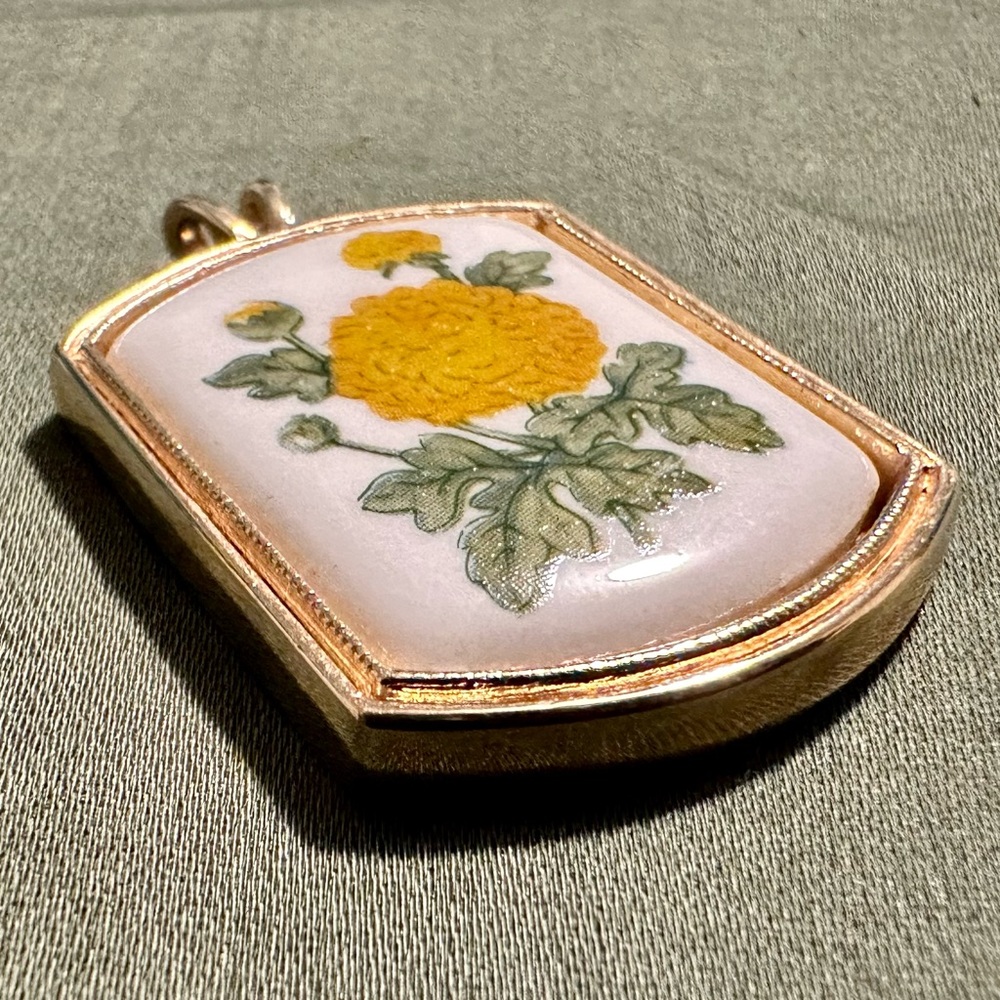 Vintage Avon Gold Tone Birth Month Flower Pendant - Gem